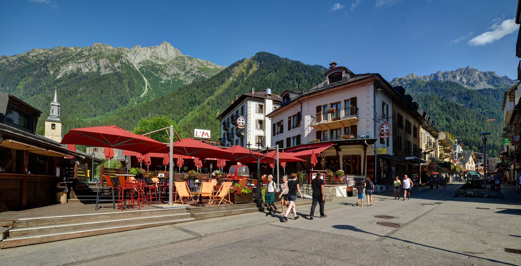 La mythique Brasserie de l'M | au cœur de Chamonix, Mont-Blanc