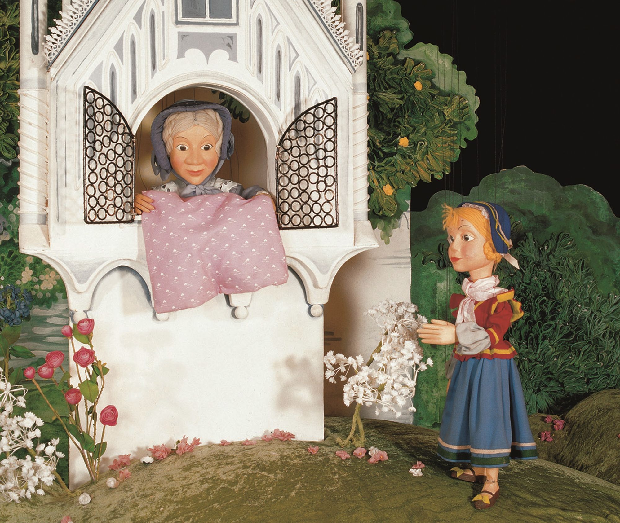 Frau Holle | Augsburger Puppenkiste®