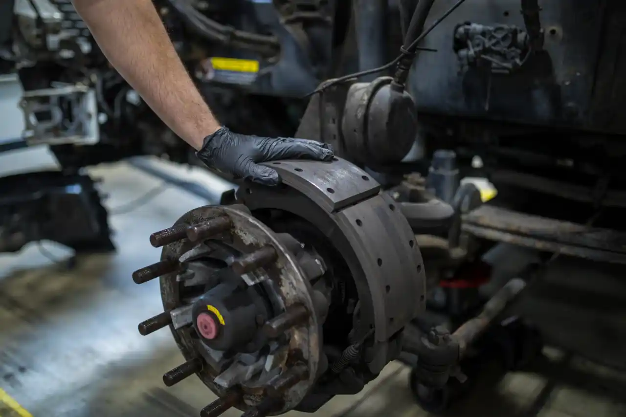 Understanding The Differences Between Air and Hydraulic Brakes In Heavy ...