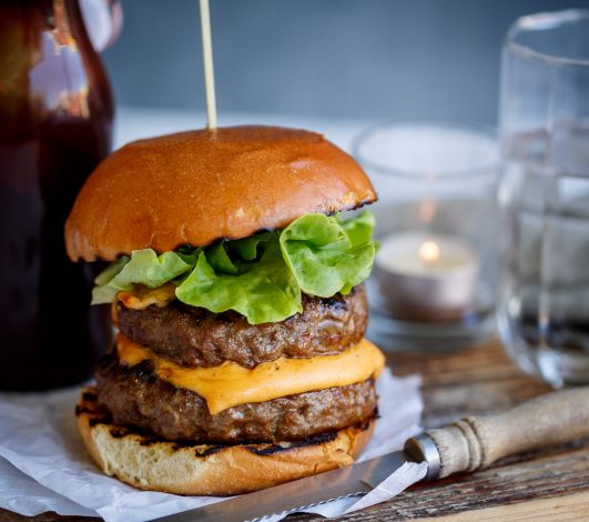 DOUBLE CHEESE BURGER SLIDERS ON MINI BRIOCHE BUNS WITH PICKLES & GARLIC ...