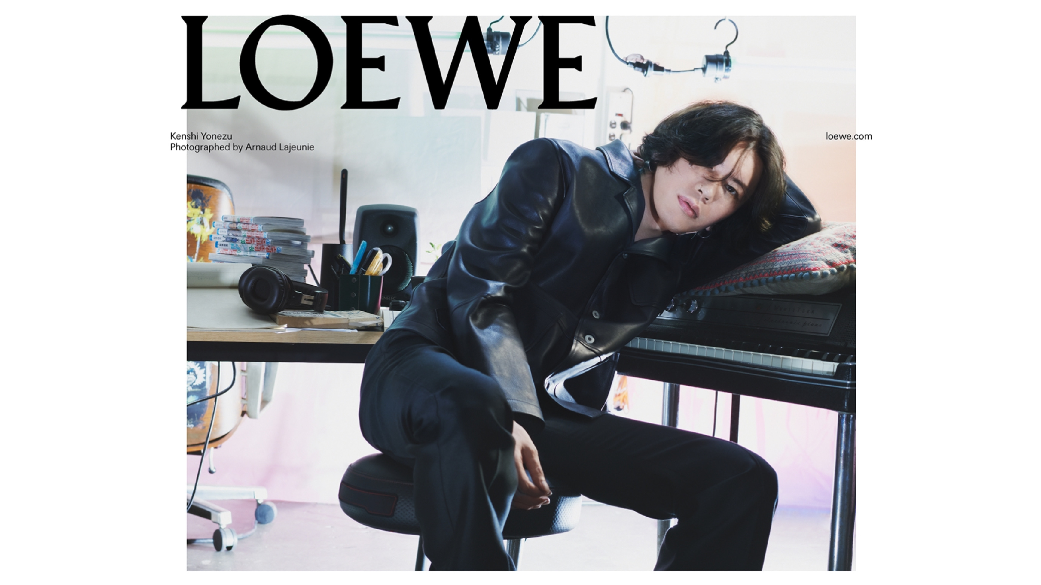 “ロエベと米津玄師” が、FW23メンズキャンペーンでコラボレーション - my HERO