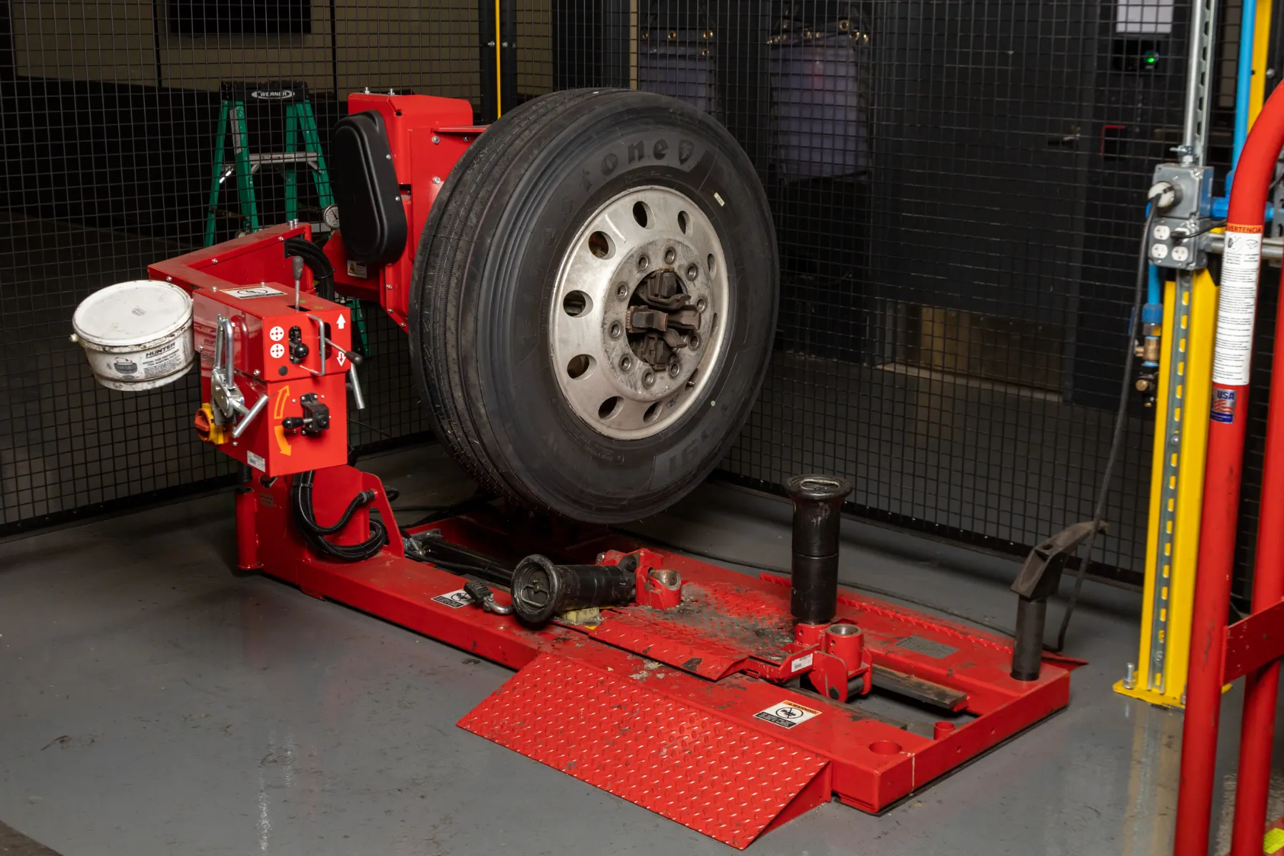 Truck Tire Repair in Bedford Park, IL | Fleet Master