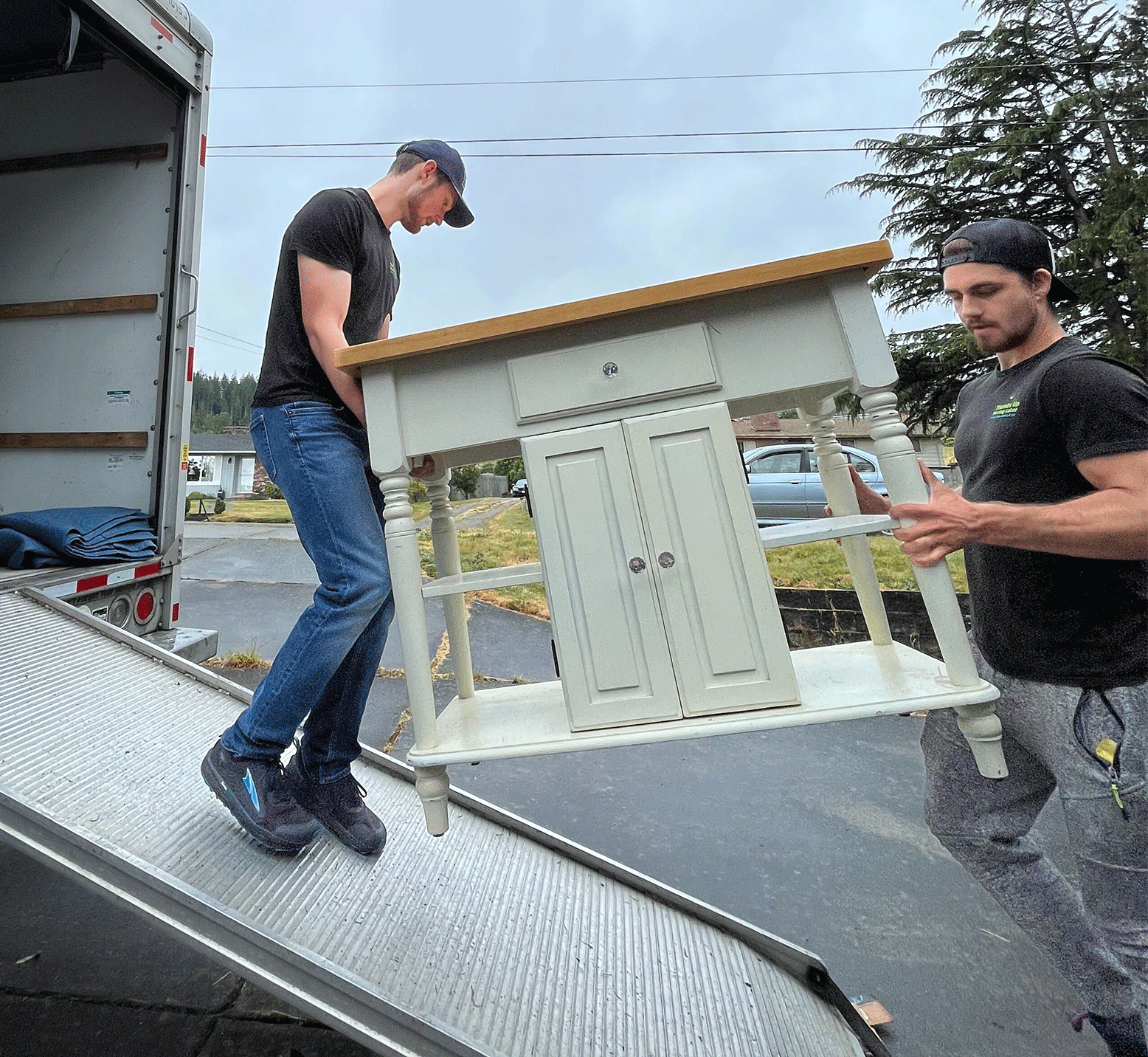 Bellingham, Washington - Thumbs Up Moving Labor