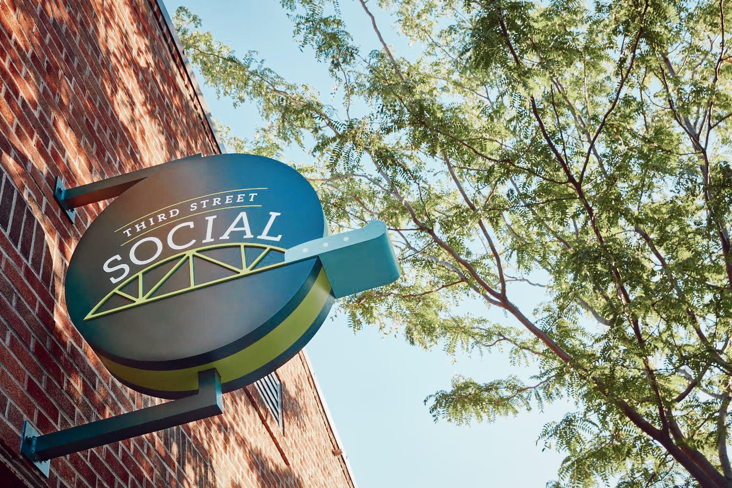 Metro North Crossing | Dining