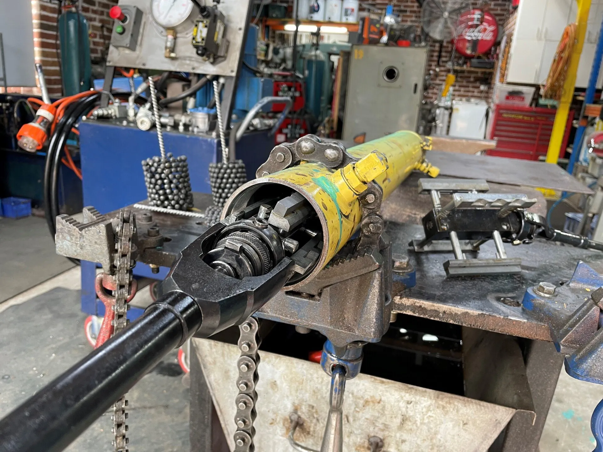 Hydraulic Barrel Honing | JPM Engineering Solutions