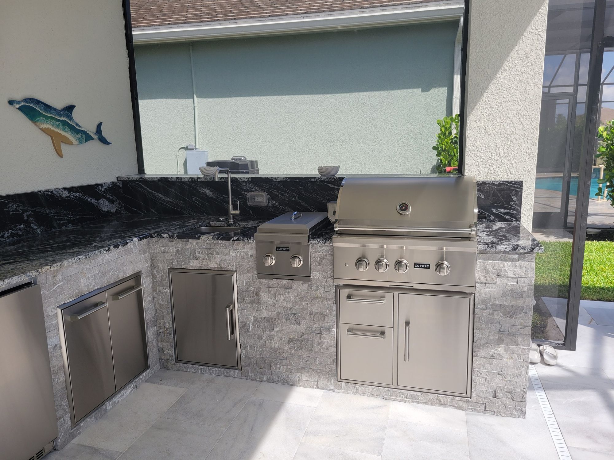 Elegant Stack Stone for Outdoor Kitchens in Florida